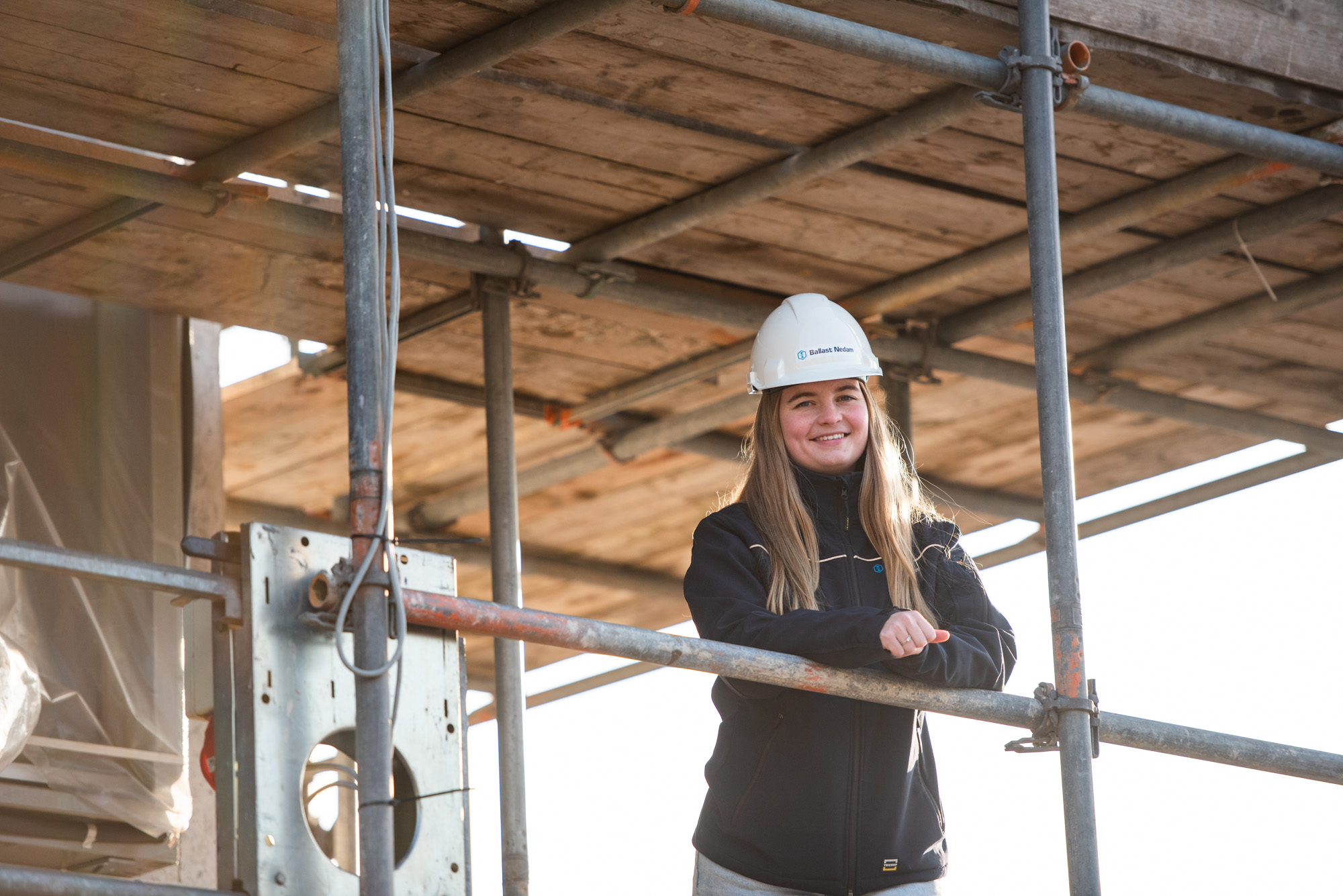 Danique studeert én werkt als aankomend werkvoorbereider